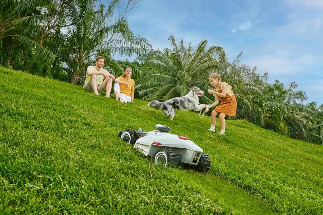 Home – LUBA 2 - LUBA AI Robotic Lawn Mower